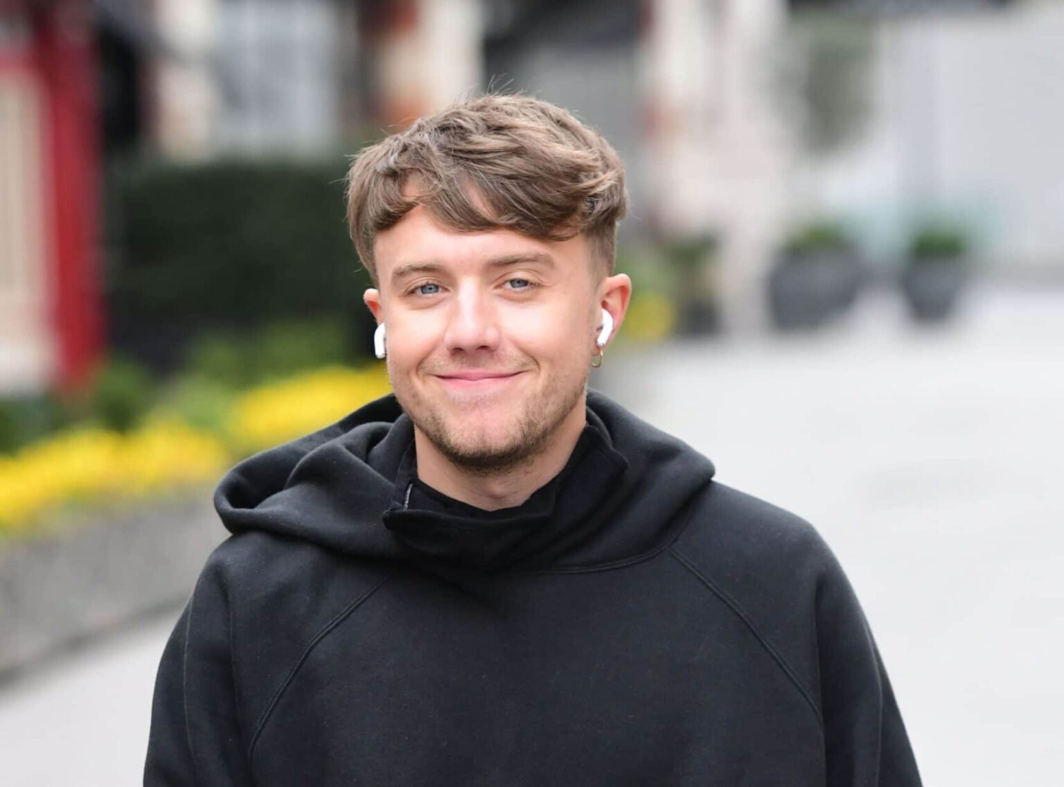 Roman Kemp On Gogglebox, Men’s Mental Health And Working With His Dad ... Roman Kemp On Gogglebox, Men’s Mental Health And Working With His Dad ...